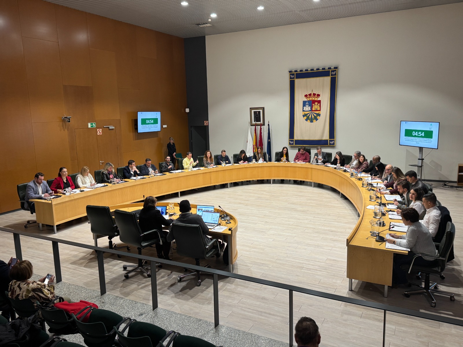 El pleno insta a la Comunidad de Madrid a dotar con financiacion y ...